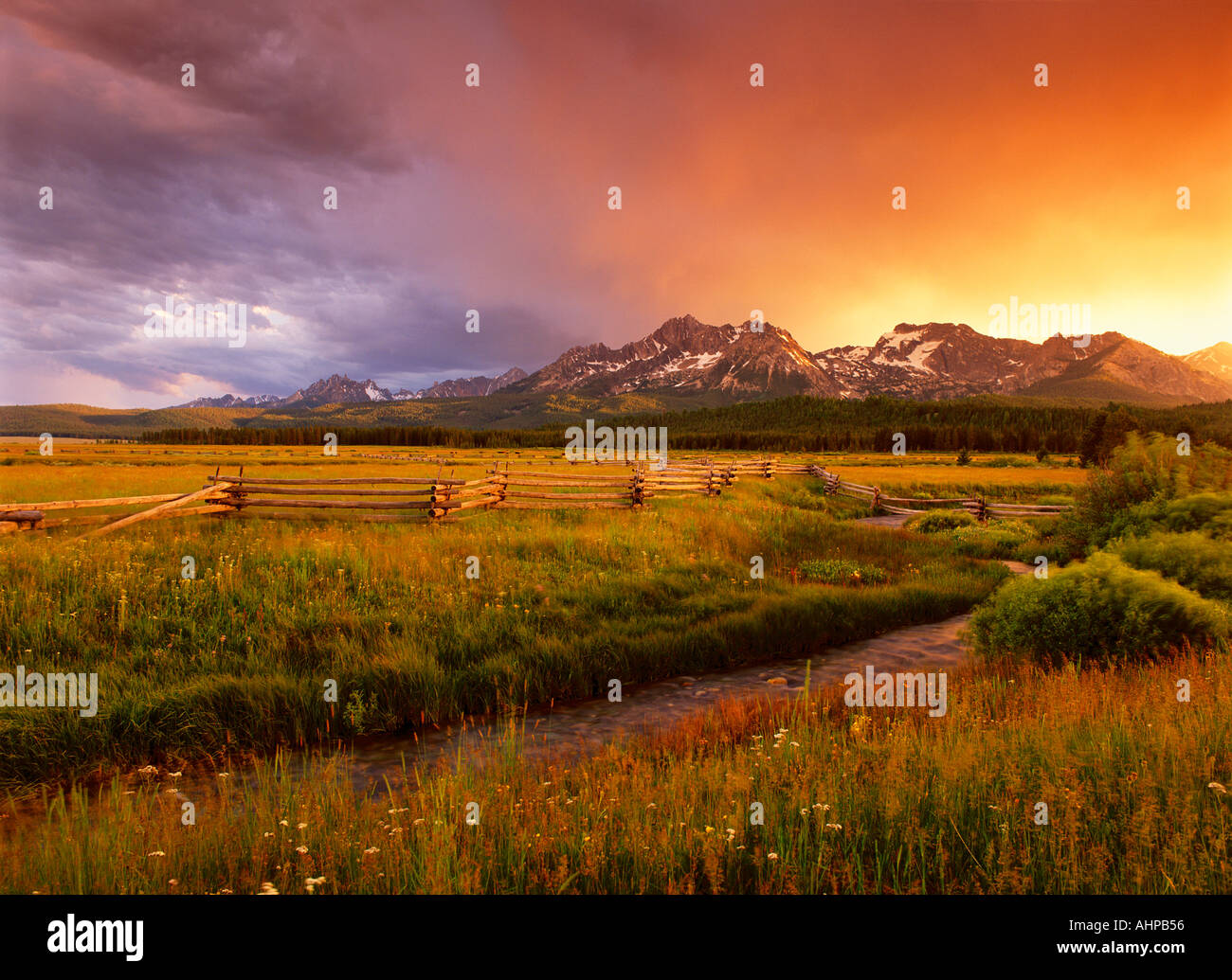 Sawtooth Mountains with sunset and thunderstorm Sawtooth National ...