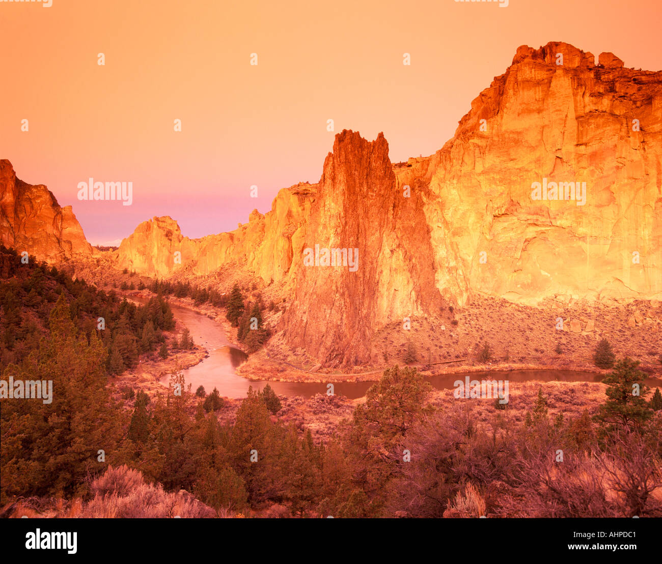 Sunrise smith rock state park hi-res stock photography and images - Alamy