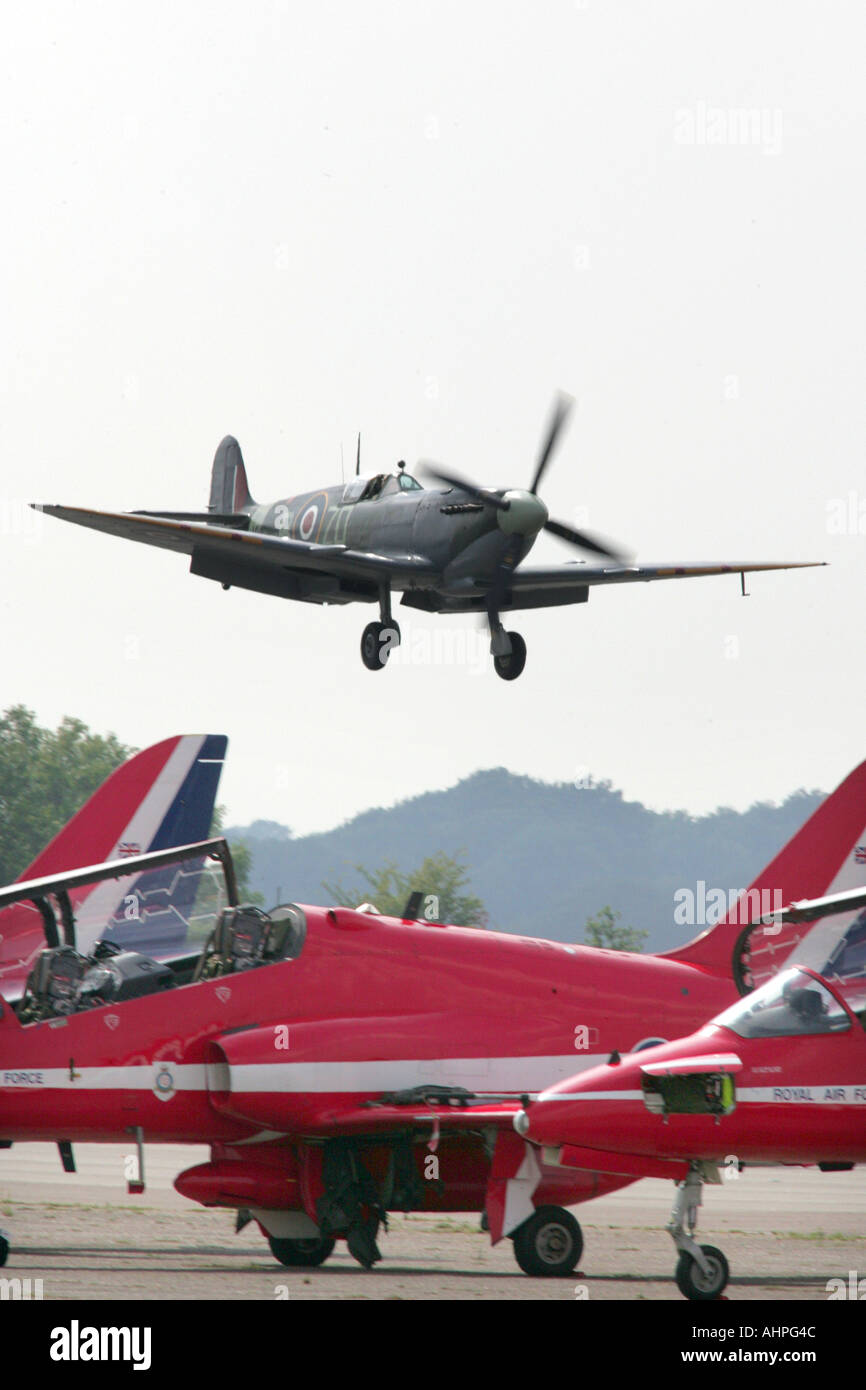 Ve day spitfire hi-res stock photography and images - Alamy