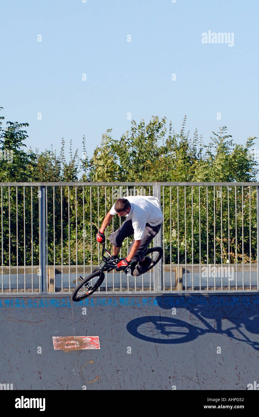 Teenage boys riding BMX bicycles at a skateboard park Stock Photo - Alamy