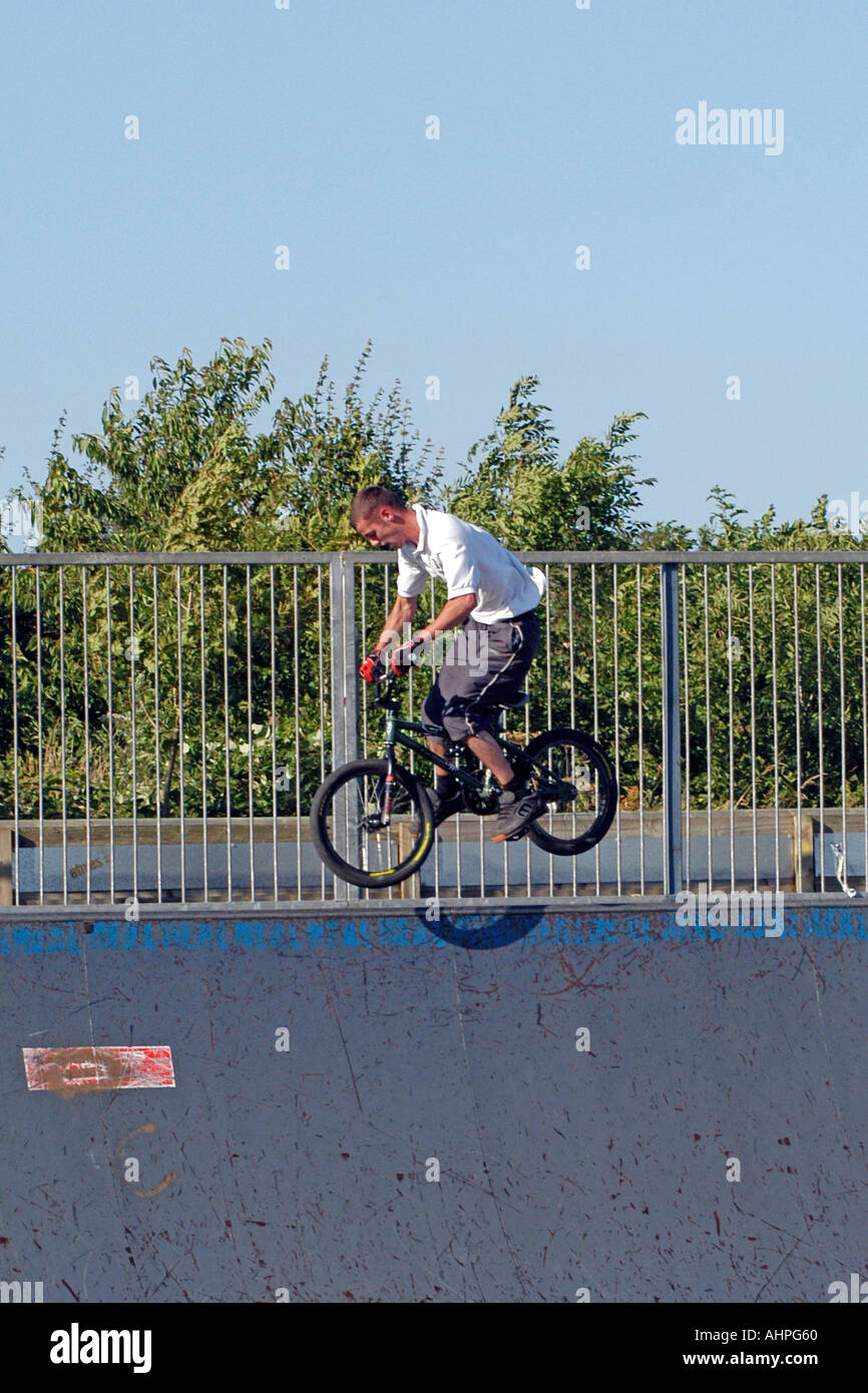 Teenage boys riding BMX bicycles at a skateboard park Stock Photo - Alamy