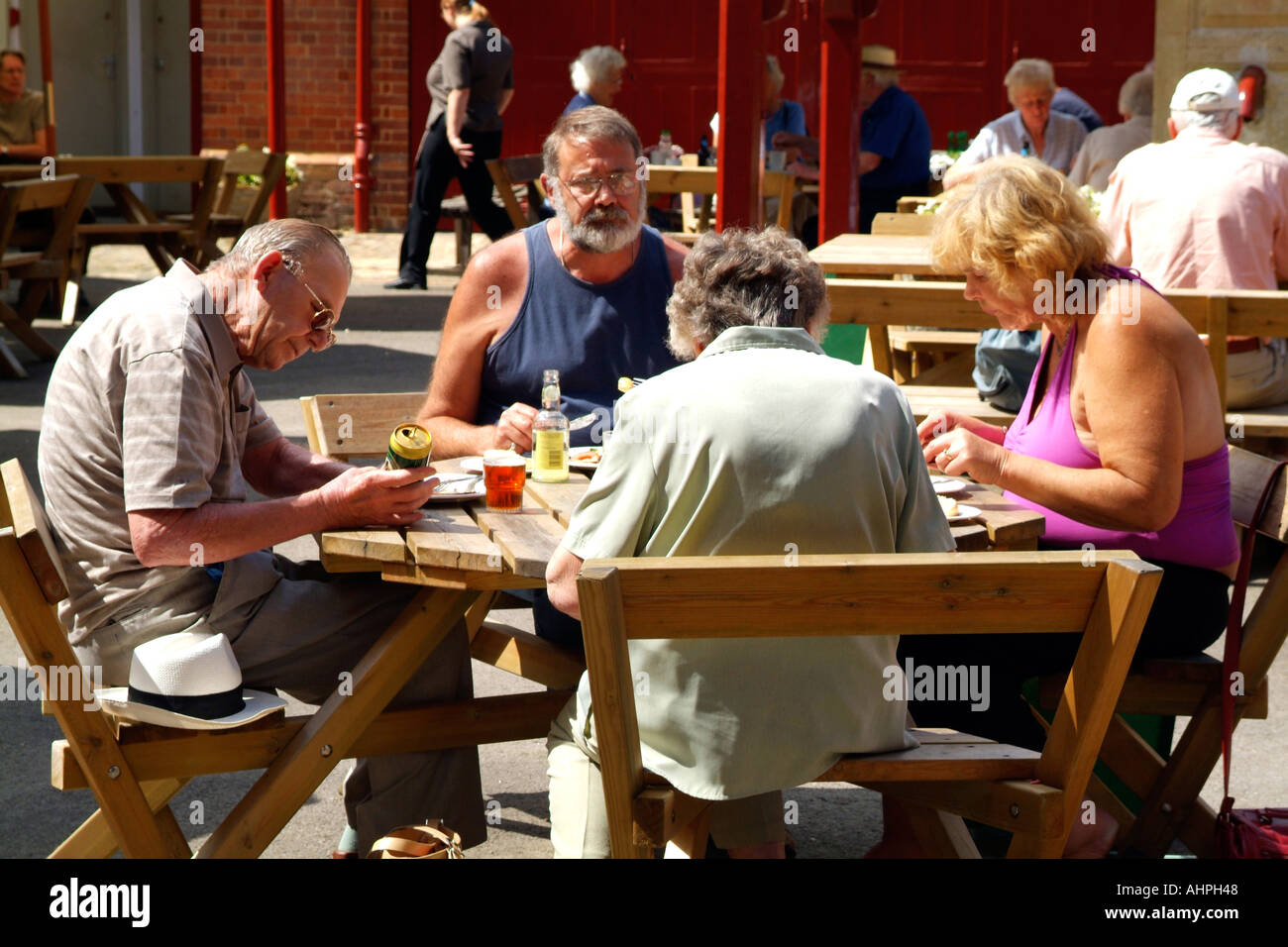 People sitting eating a meal at an outdoor cafe Stock Photo - Alamy