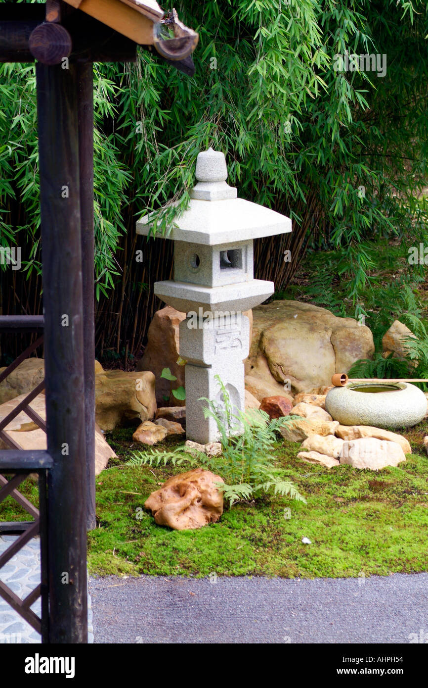 Japanese style garden with a Shinto Incense burner Stock Photo - Alamy