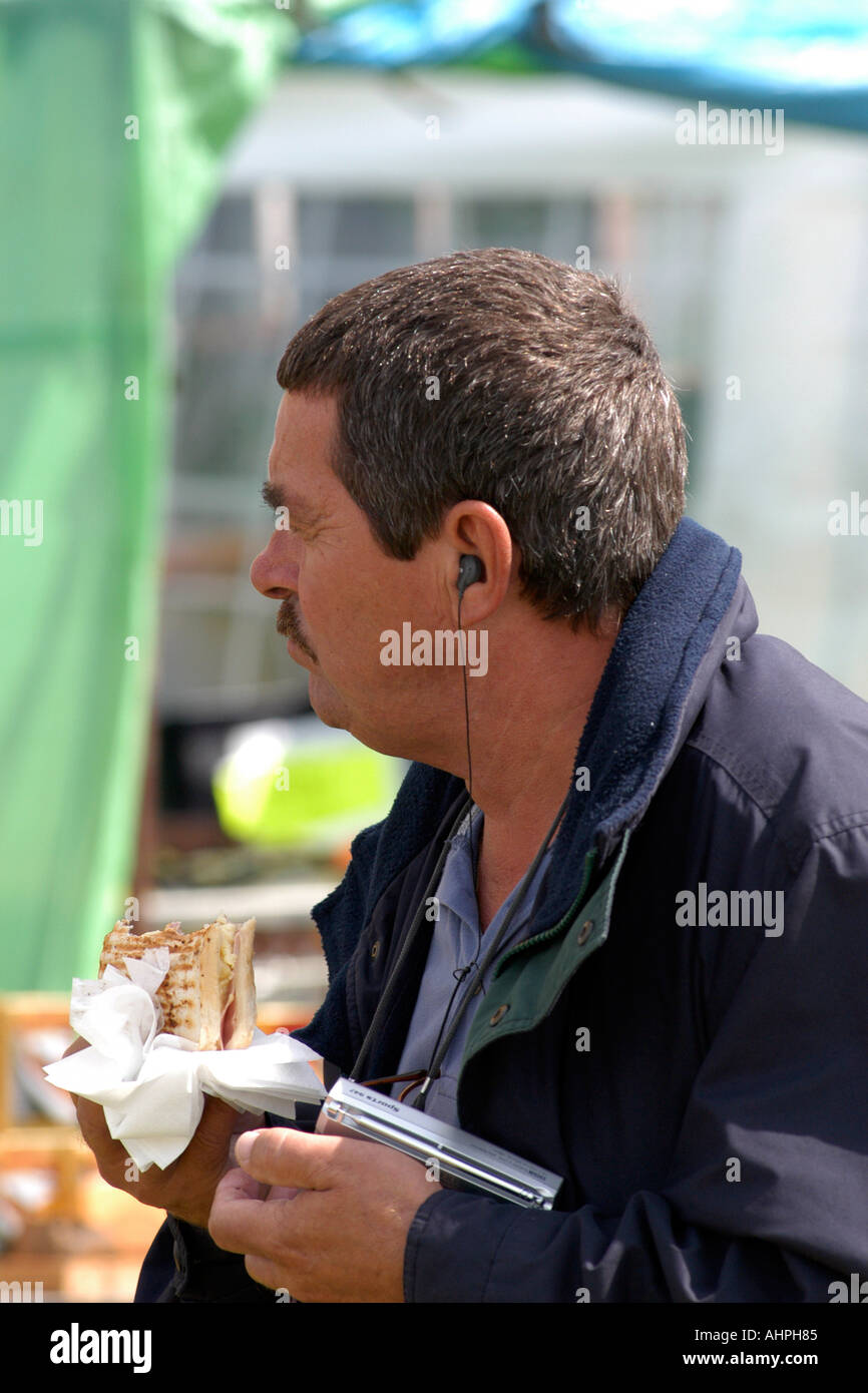 Listening to an ipod hi-res stock photography and images - Alamy