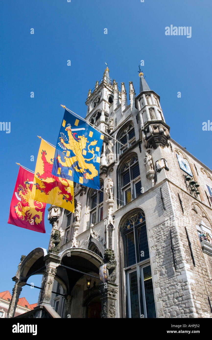 Medieval flags and banners hi-res stock photography and images - Alamy