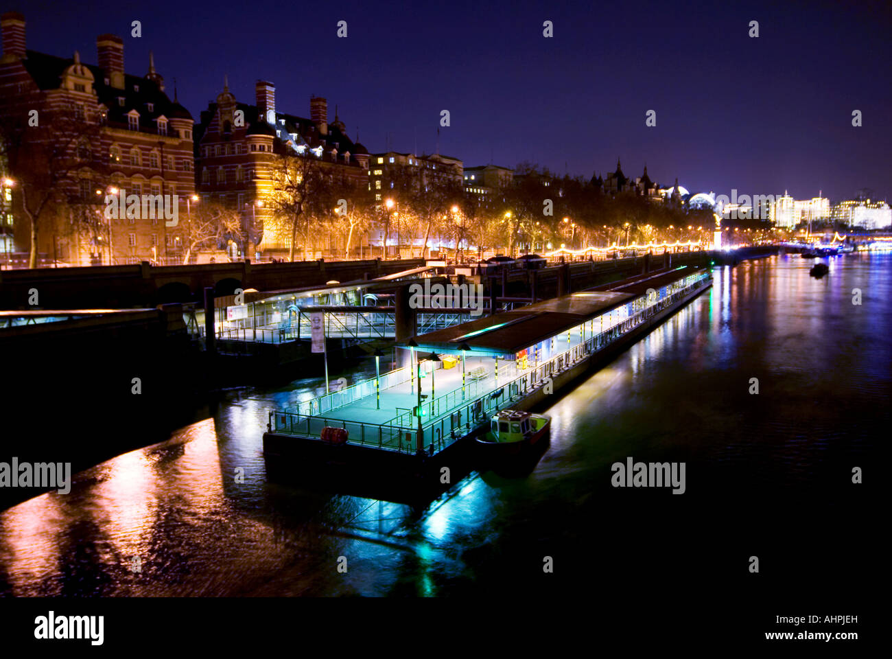 Embankment at night hi-res stock photography and images - Alamy