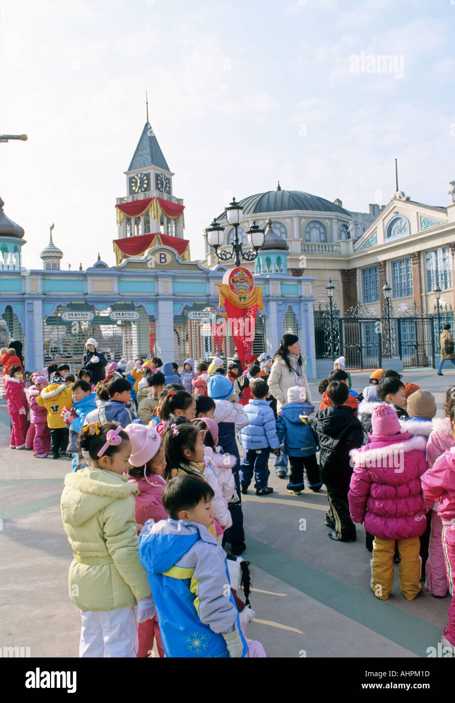 Crowded ticket booths hi-res stock photography and images - Alamy