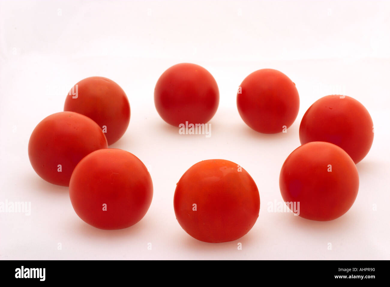 Still life of six cherry tomatoes in a circle Stock Photo - Alamy