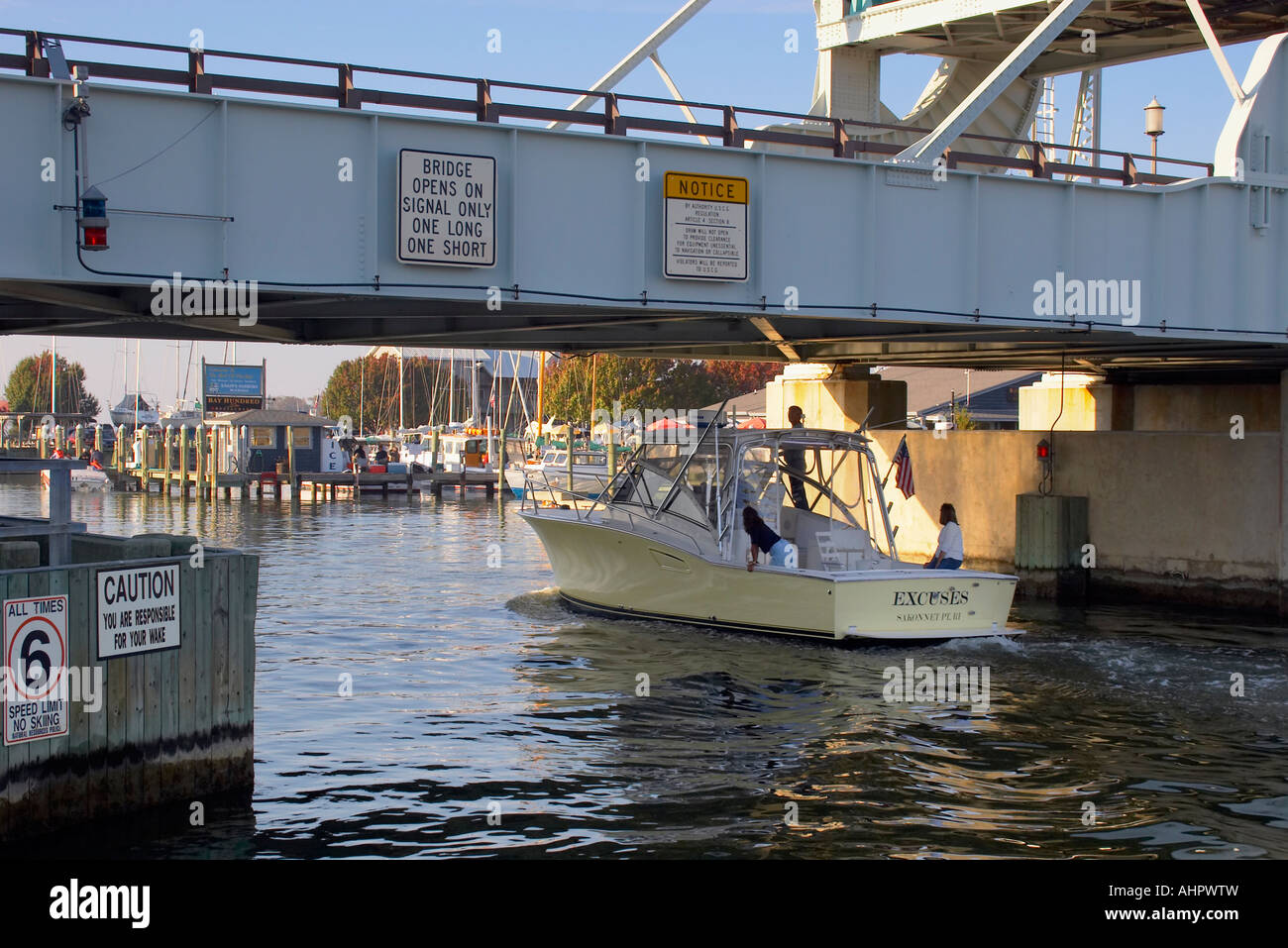 Drawbridge signal hi-res stock photography and images - Alamy