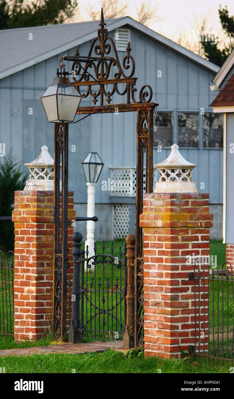 Victorian gate house hi-res stock photography and images - Alamy