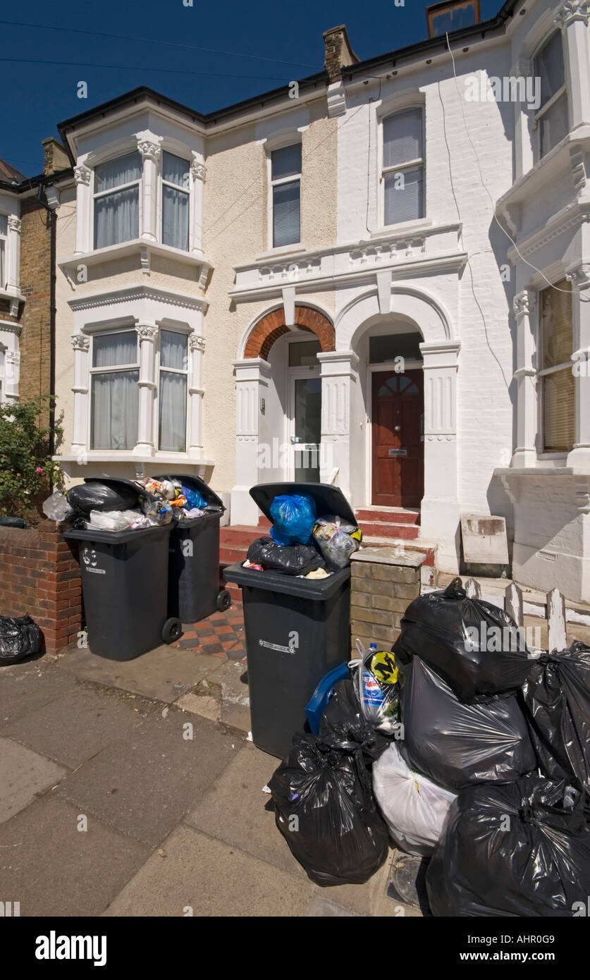 Rubbish left on streets following strike by dustmen Stock Photo - Alamy