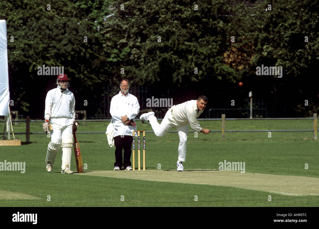 Man wearing cricket whites hi-res stock photography and images - Alamy