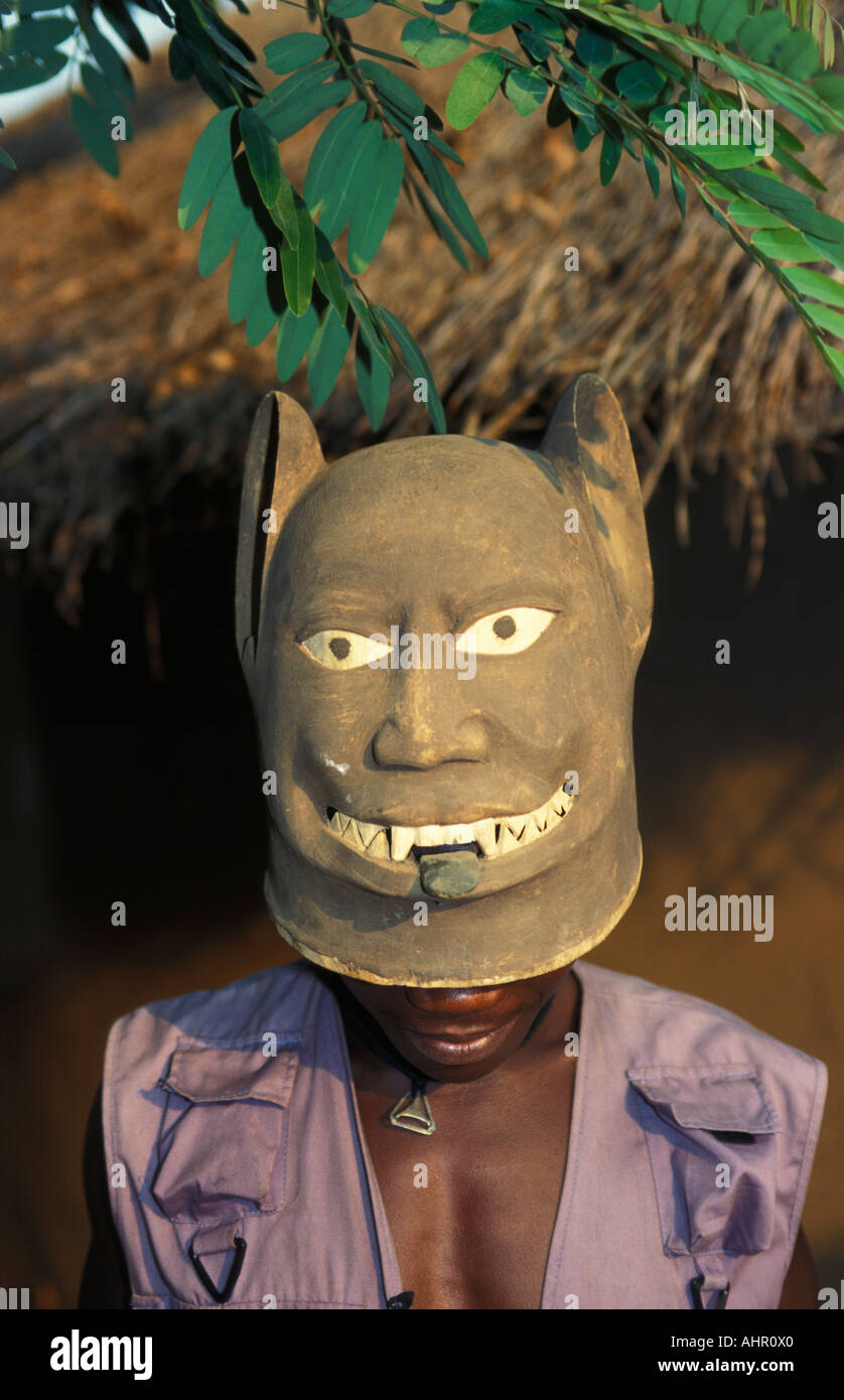 Makonde mask hi-res stock photography and images - Alamy