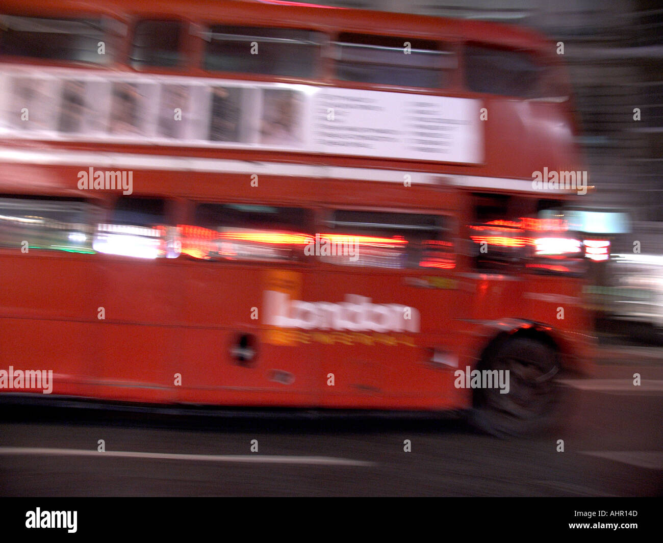 Bus going to piccadilly circus hi-res stock photography and images - Alamy