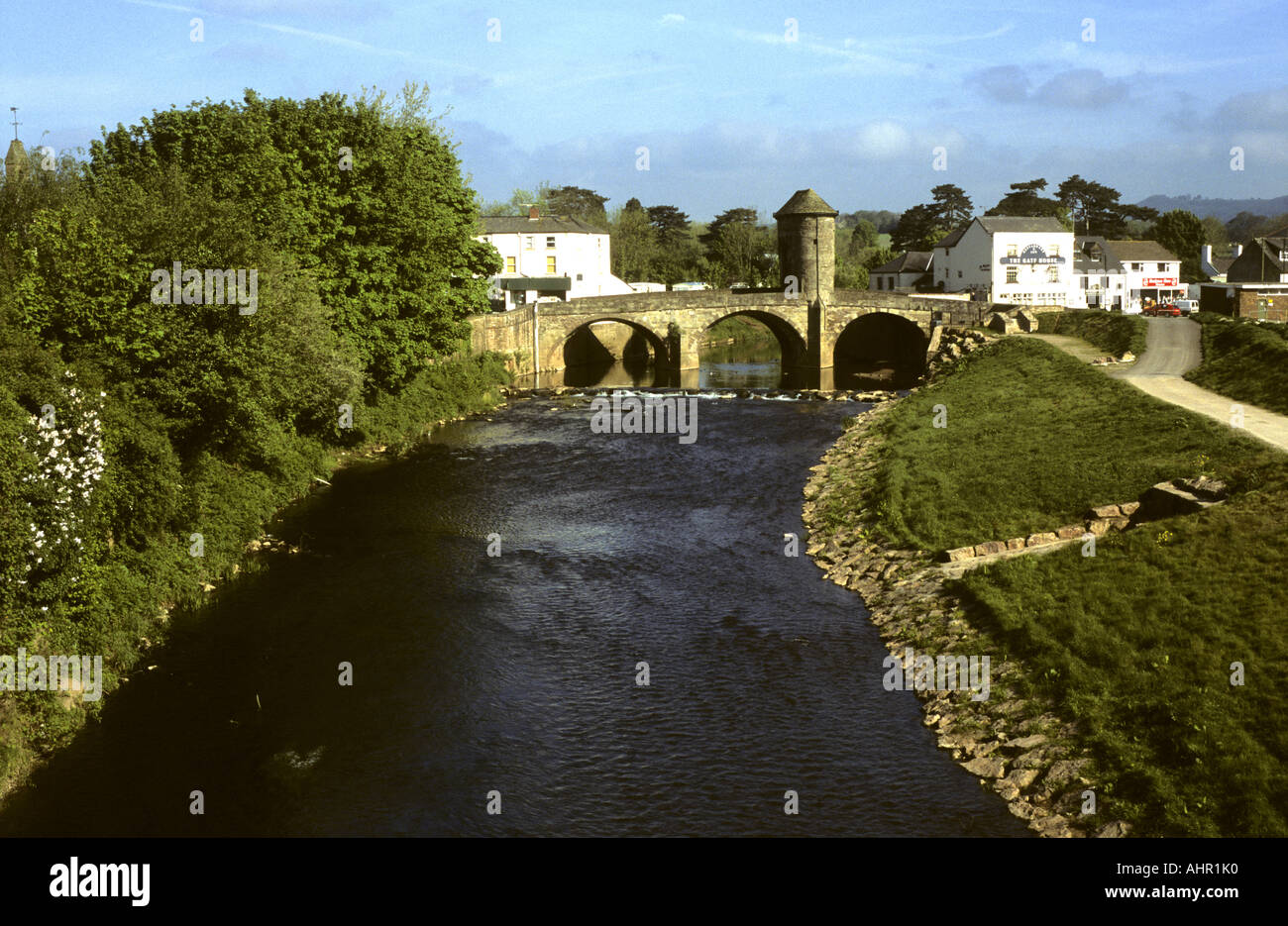 River Monnow and Monnow Bridge, Monmouth, Monmouthshire, Wales, UK ...