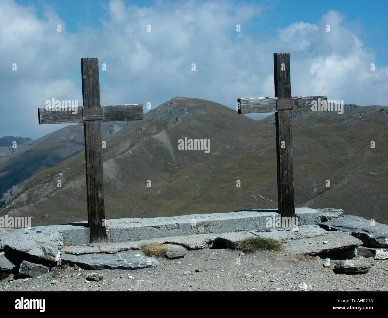 Wooden cross in italian alps hi-res stock photography and images - Alamy