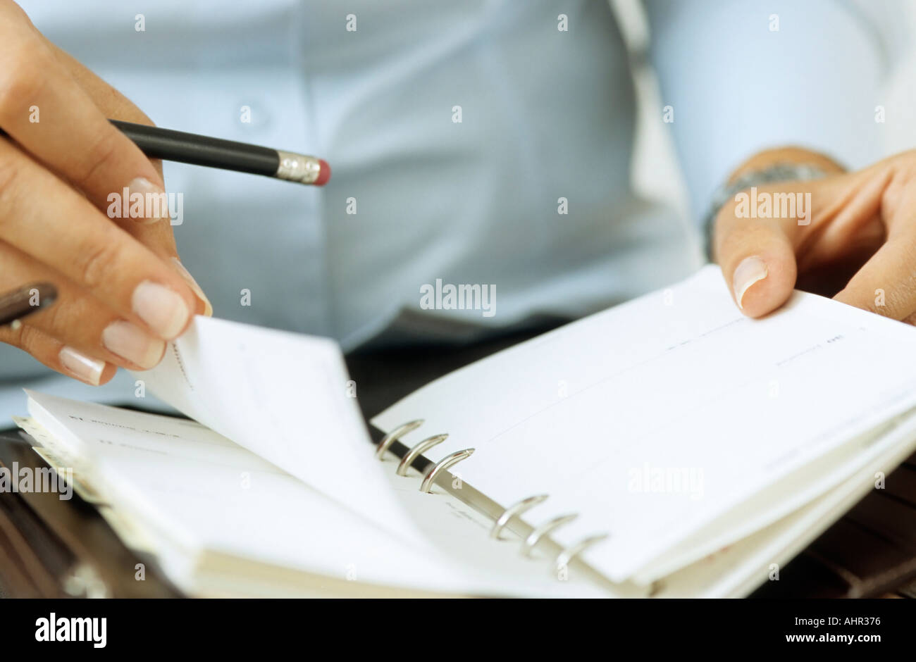 Event organiser hands hi-res stock photography and images - Alamy