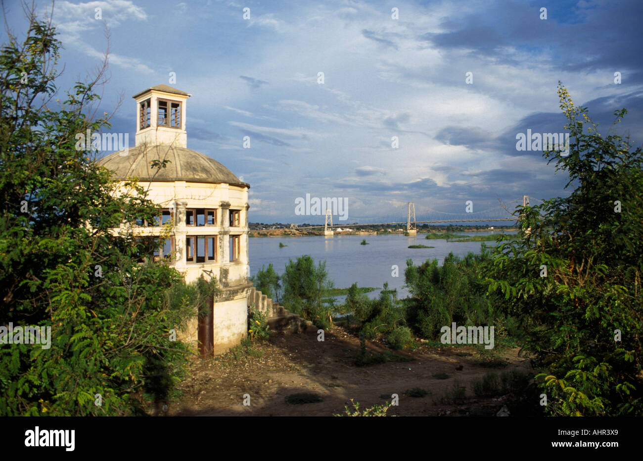 Bridge over the Zambezi river, Tete, Mozambique Stock Photo - Alamy