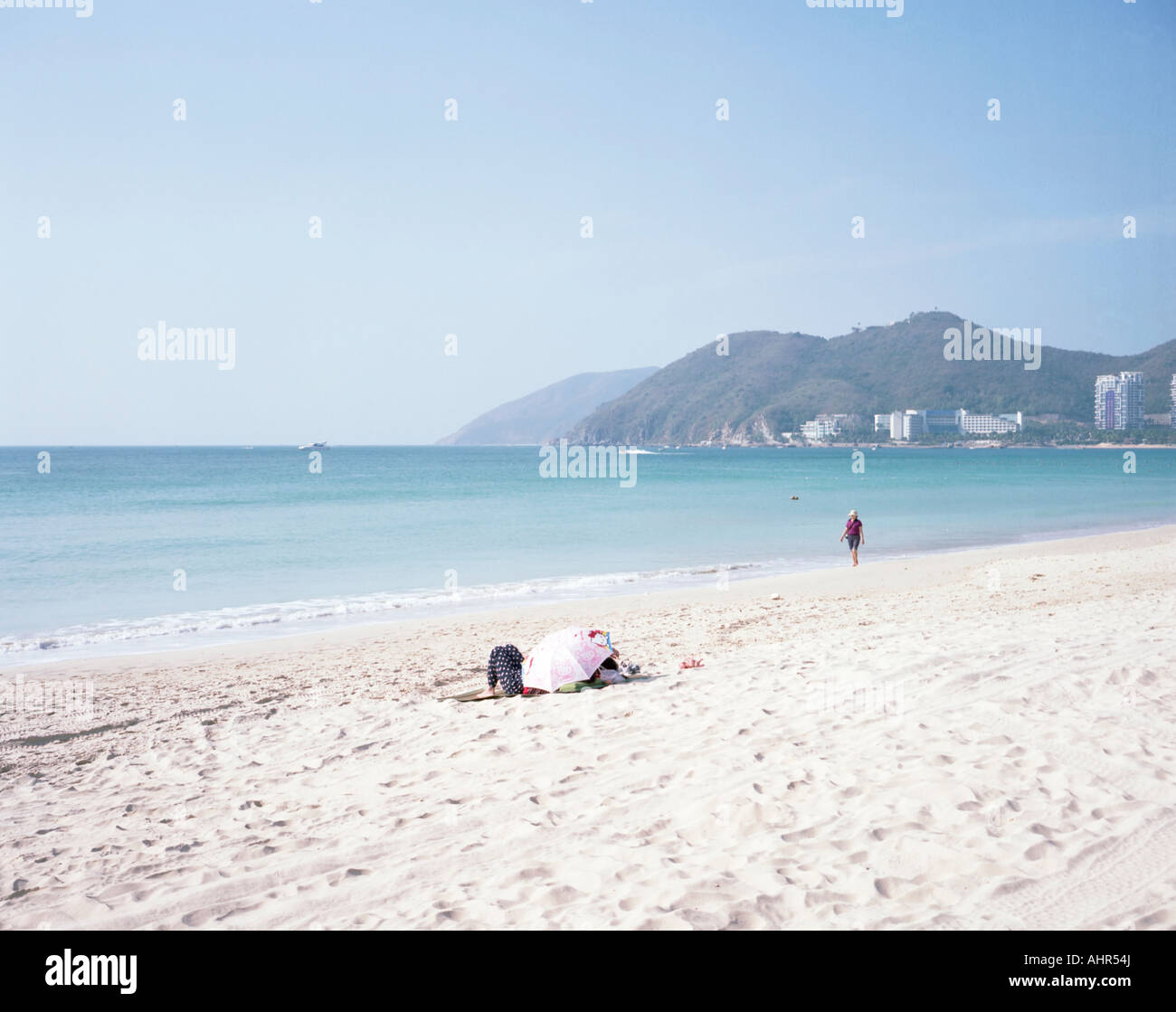 Sea and beach at Dadonghai Stock Photo - Alamy