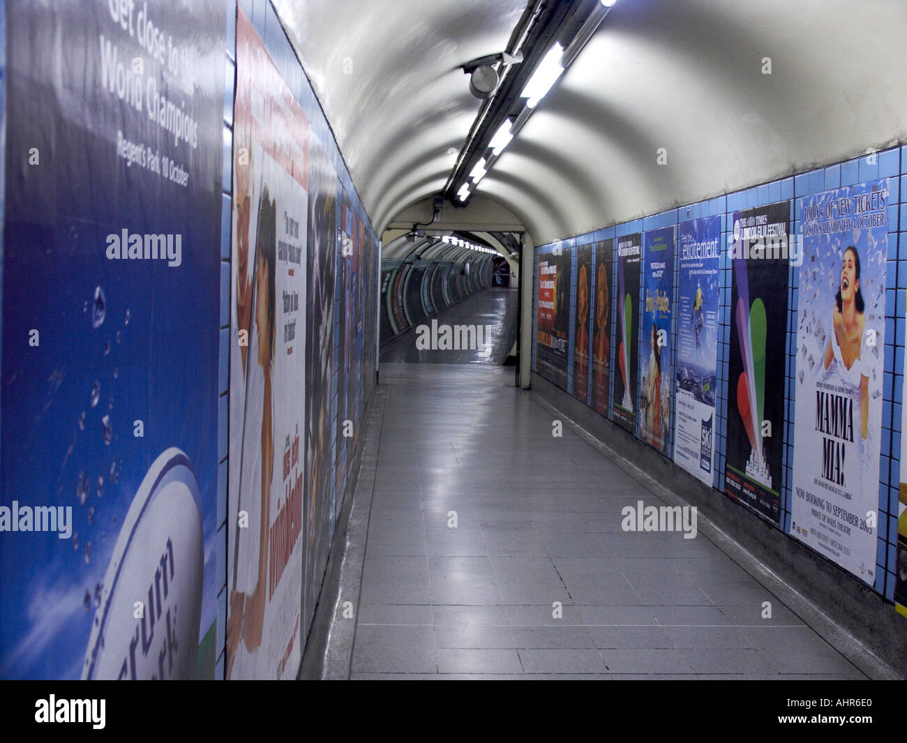 Corridor tunnel in subway station London England UK Stock Photo - Alamy