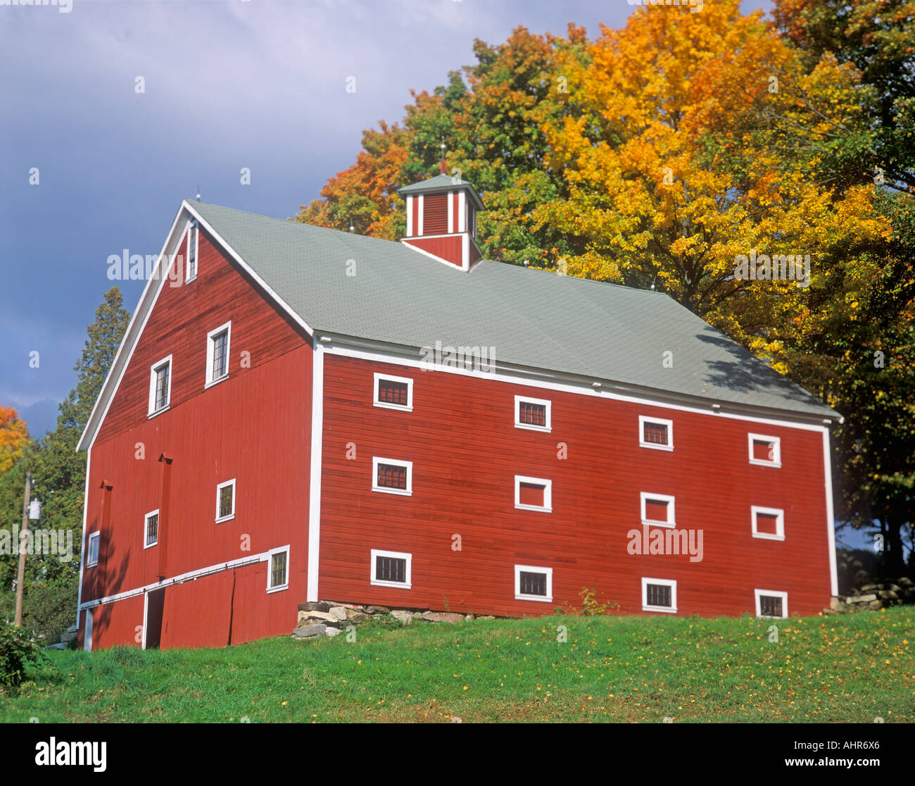 Barn autumn usa hi-res stock photography and images - Alamy