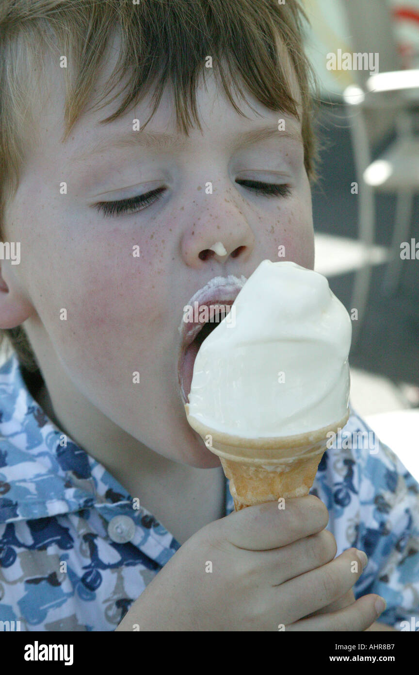 Boy and ice cream 1 Stock Photo - Alamy