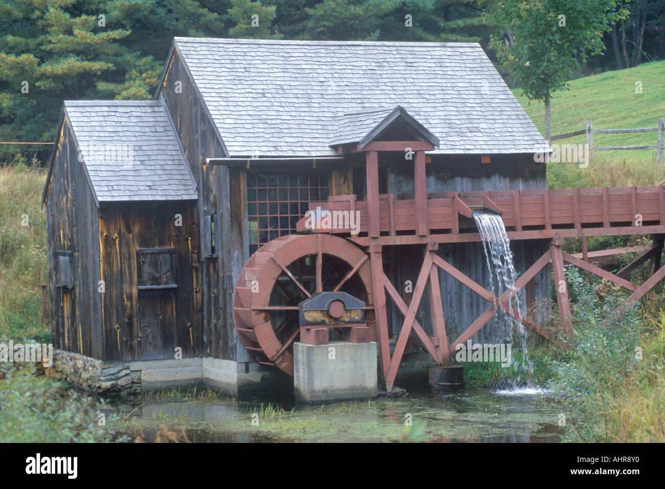 Old new england mill hi-res stock photography and images - Alamy