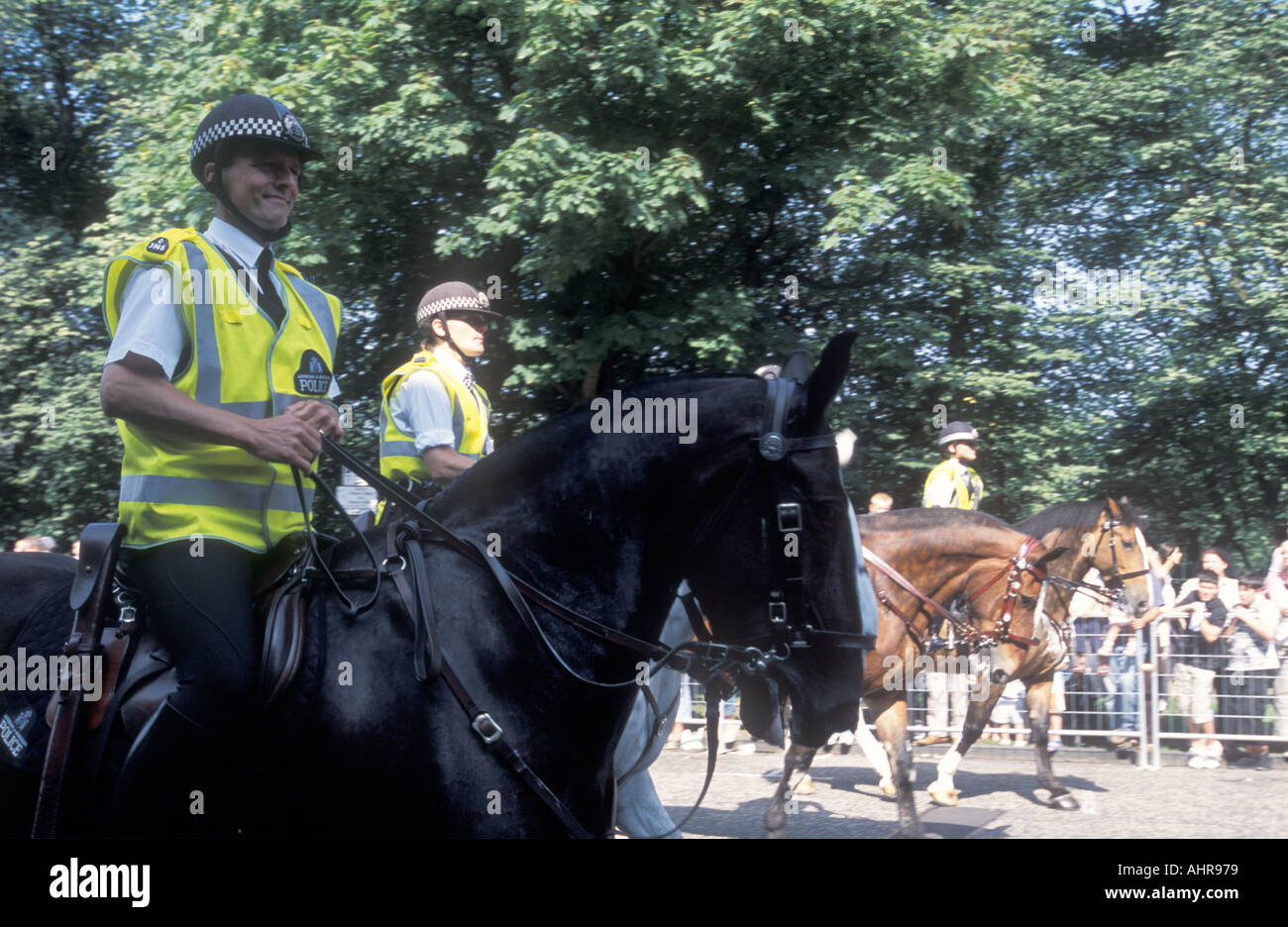 Police horses crowd control hi-res stock photography and images - Alamy