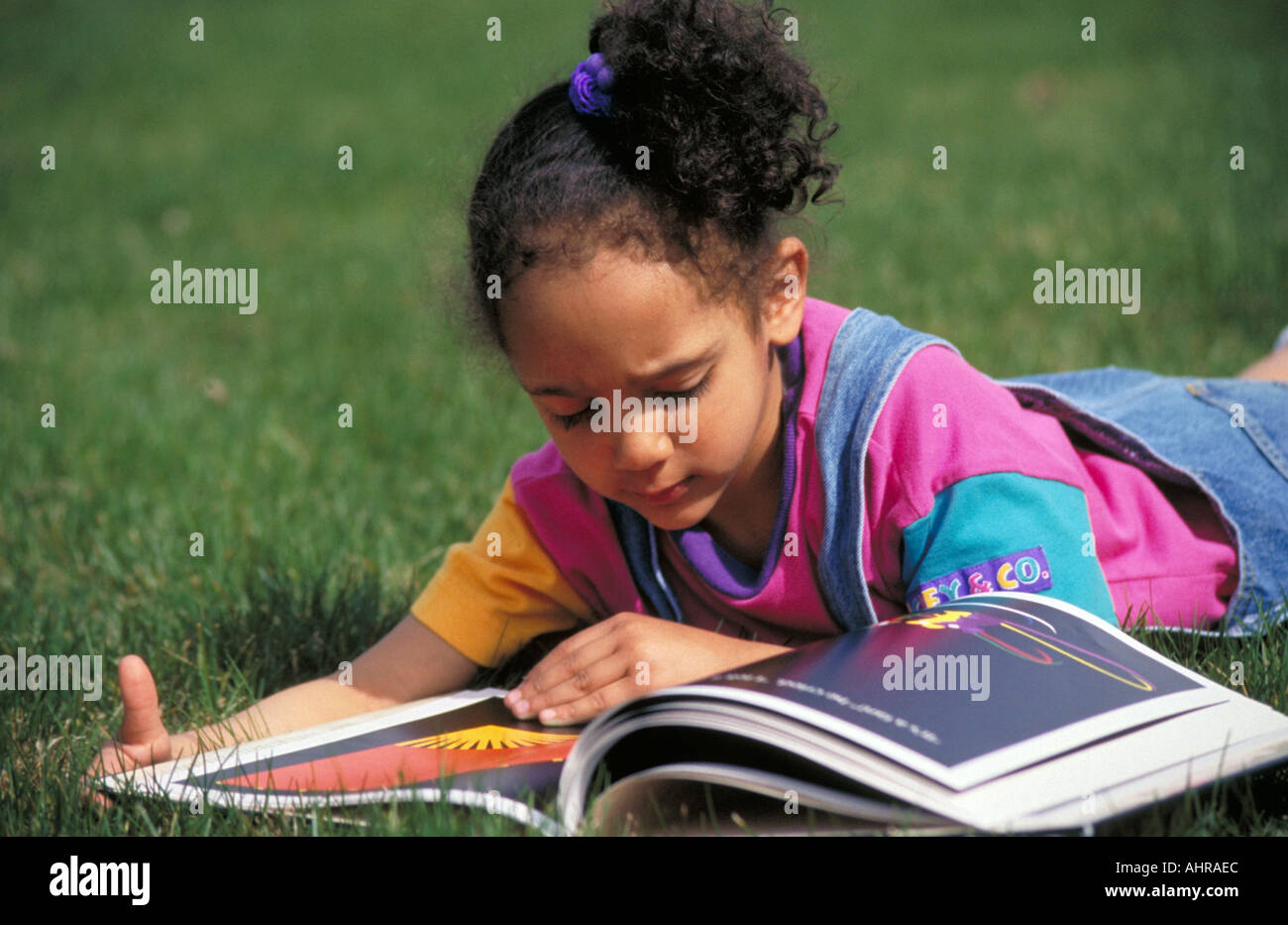 Grade school girl reading outdoors St Paul Minnesota Stock Photo - Alamy