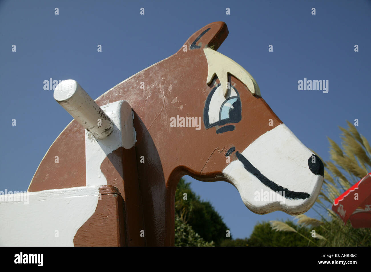 White horse wait waiting hi-res stock photography and images - Alamy