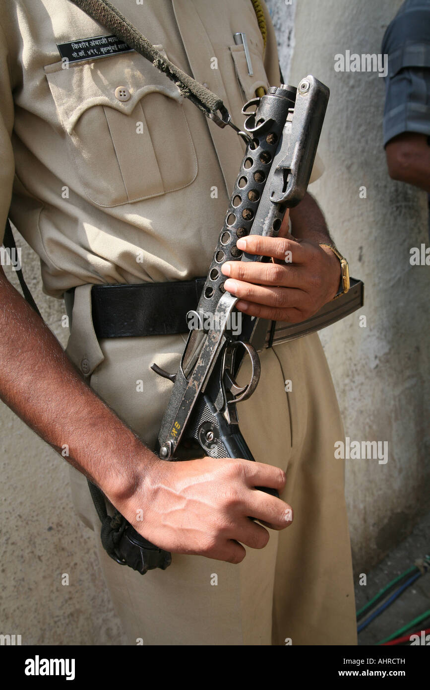 machine gun police india mumbai bombay Stock Photo - Alamy