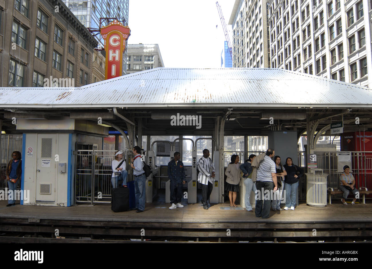 Commuters wait for an elevated train in downtown Chicago Stock Photo ...