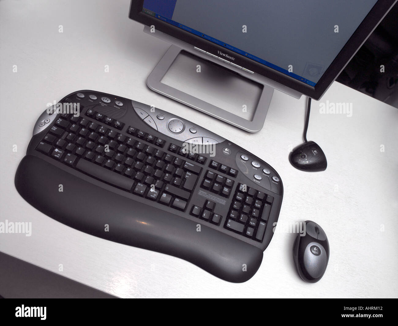 Keyboard wireless hi-res stock photography and images - Alamy