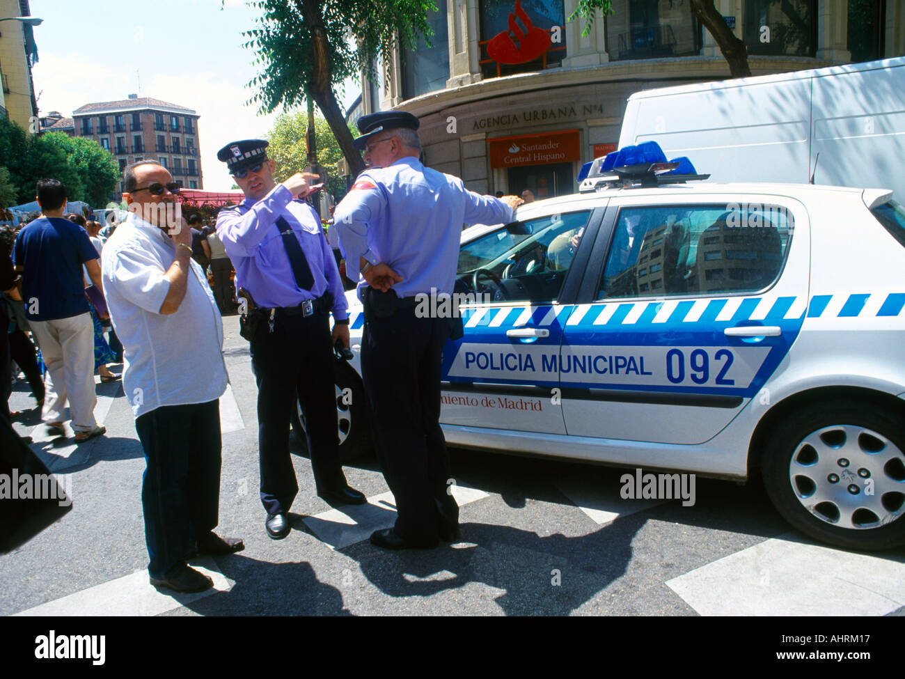 Madrid spain police car policeman hi-res stock photography and images ...