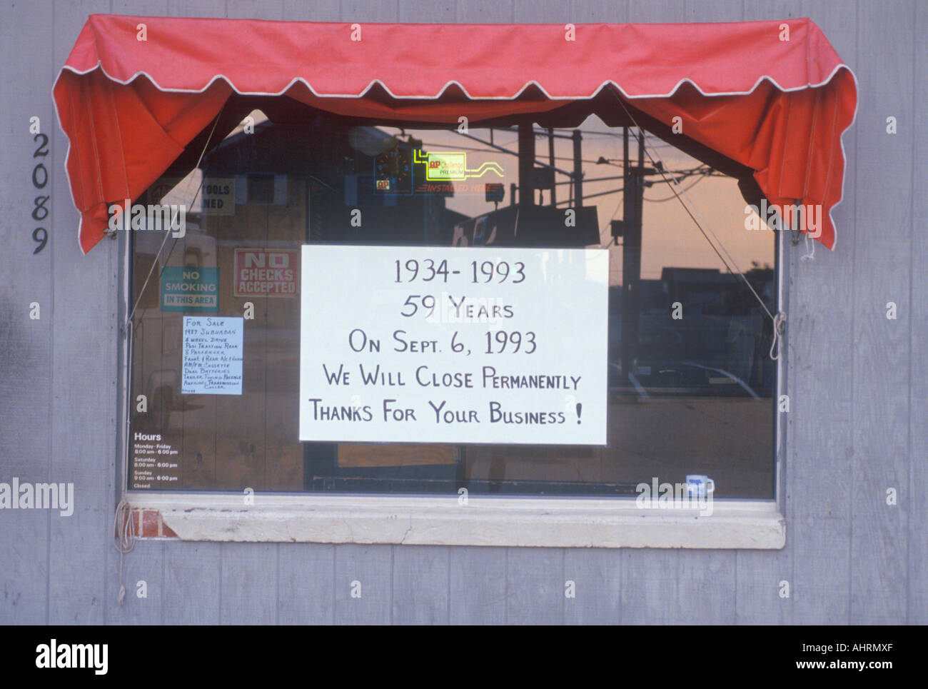 Closed for business sign on window New Jersey Shore Stock Photo - Alamy