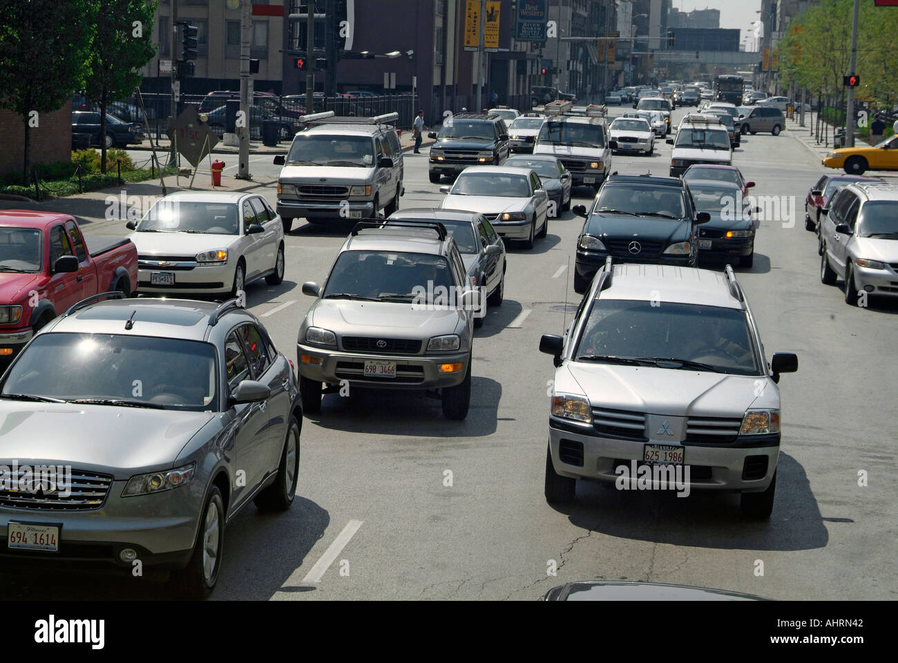 Rush hour traffic in downtown Chicago Illinois Stock Photo - Alamy