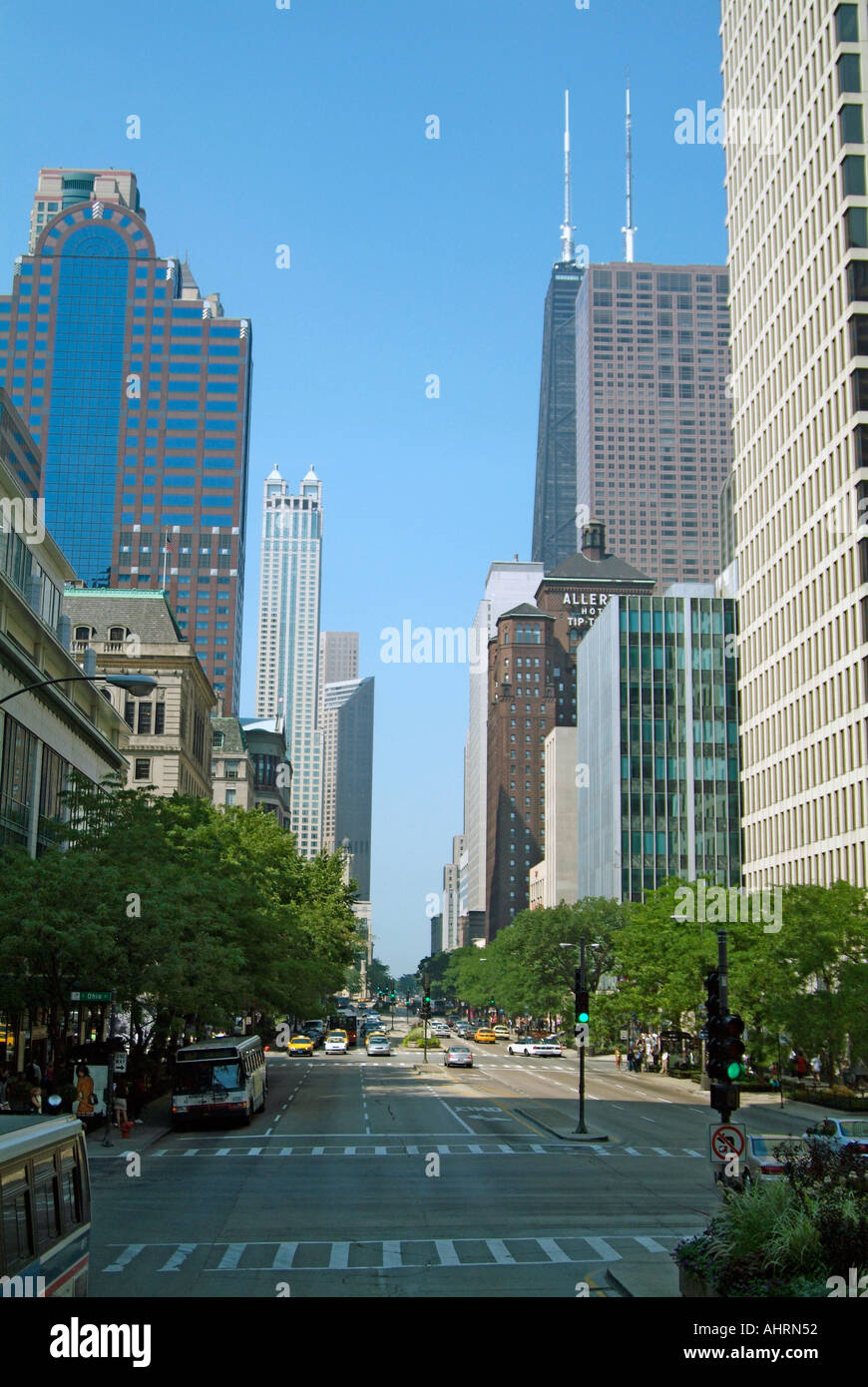 The magnificent mile shopping district in downtown Chicago Illinois ...
