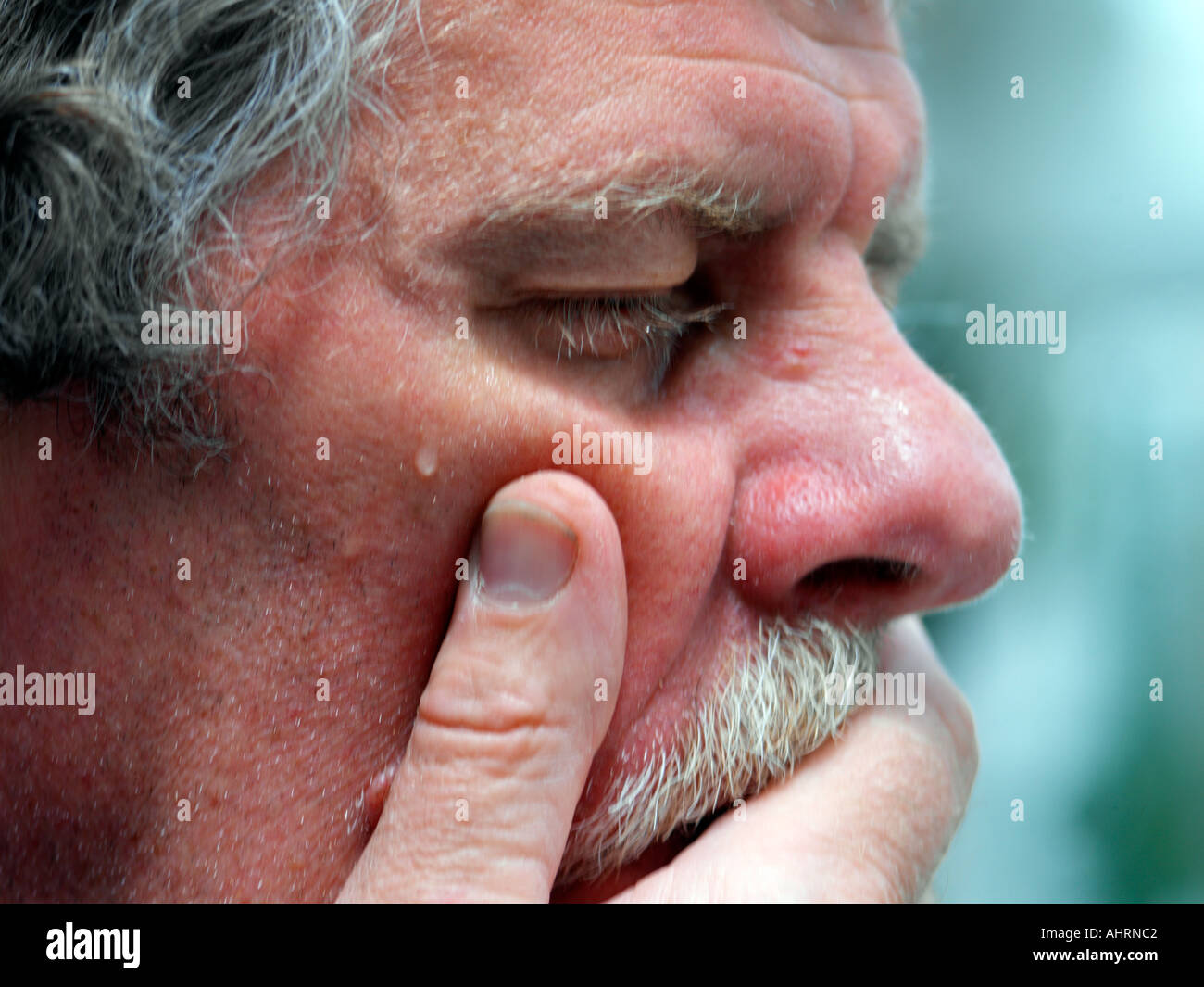 Man Choking Hand Across Face Stock Photo - Alamy