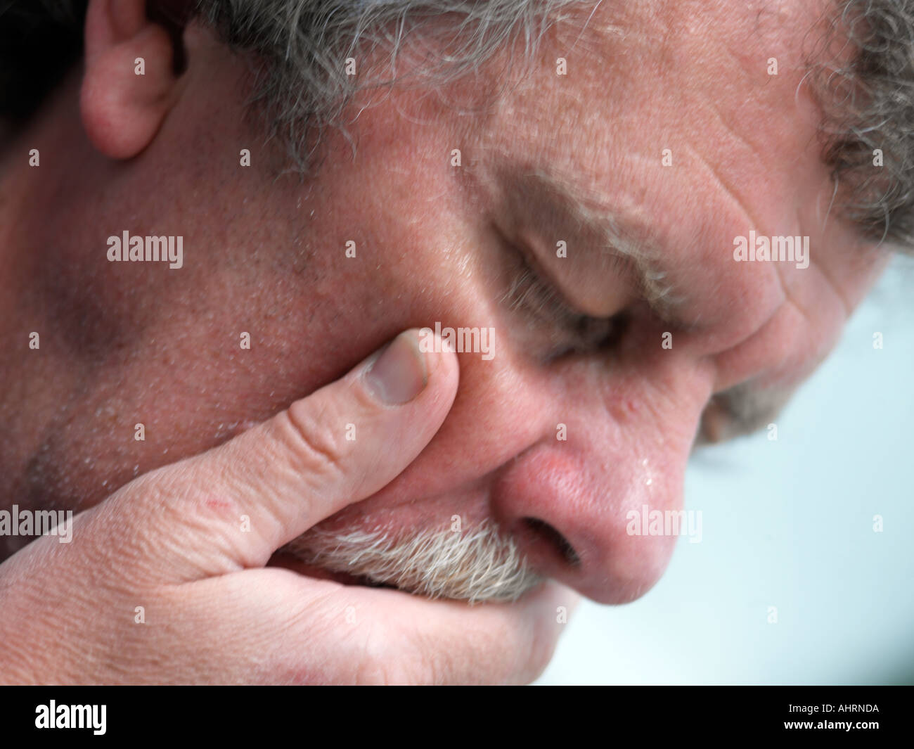 Man Choking Hand Across Face Stock Photo - Alamy