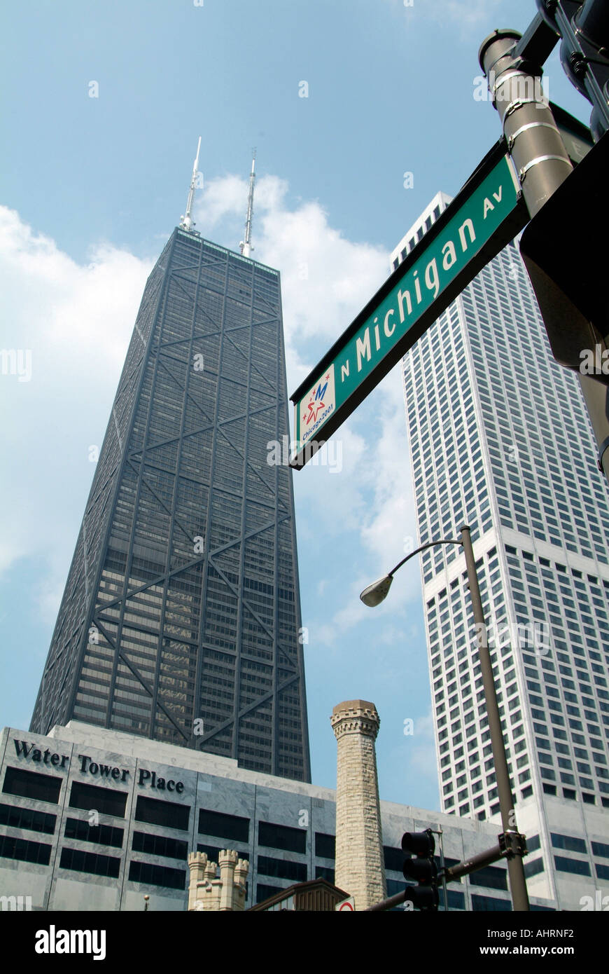 The magnificent mile shopping district in downtown Chicago Illinois ...