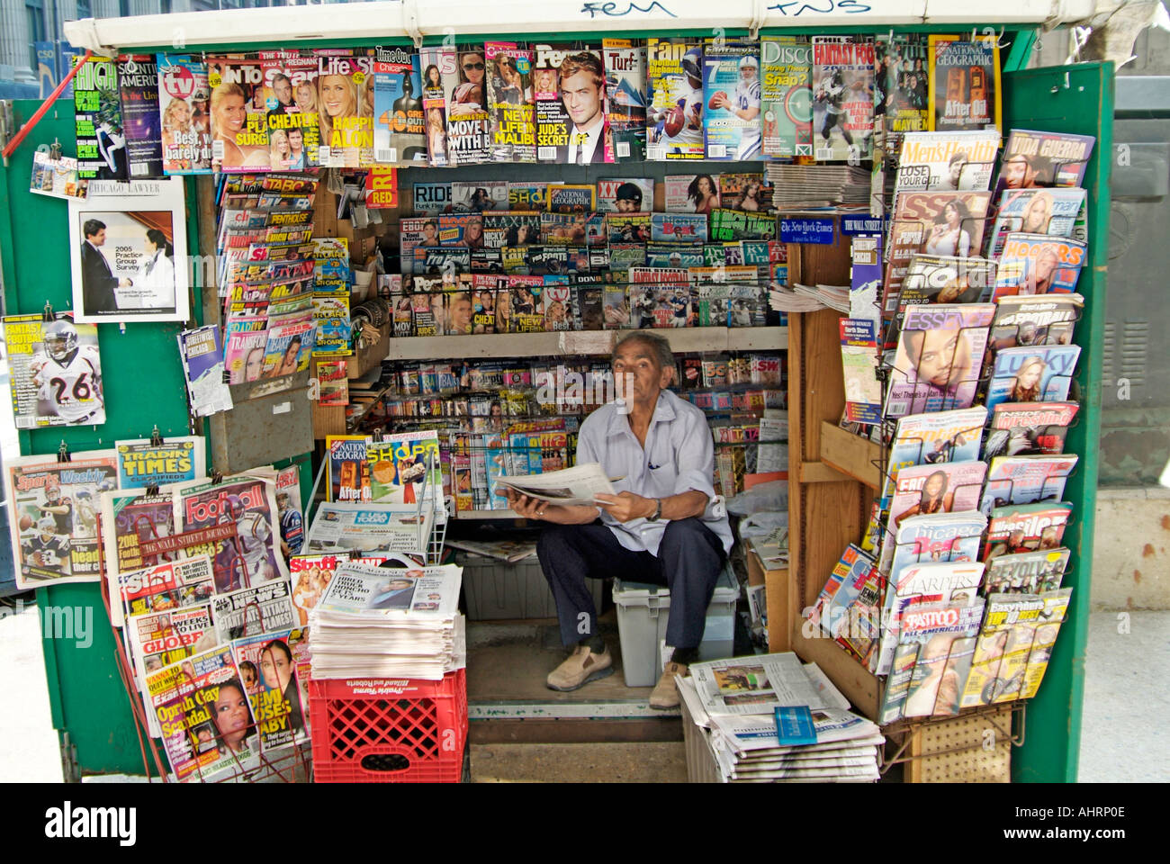 Newspaper and magazine vendor in downtown Chicago Illinois Stock Photo ...