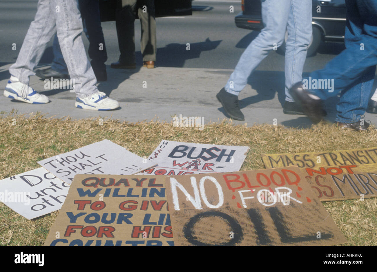 Anti us protests 1990 hi-res stock photography and images - Alamy