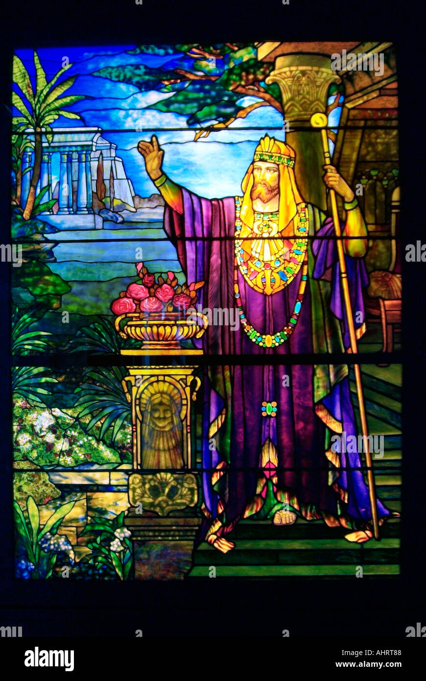 Navy pier chicago museum stained glass hi-res stock photography and ...