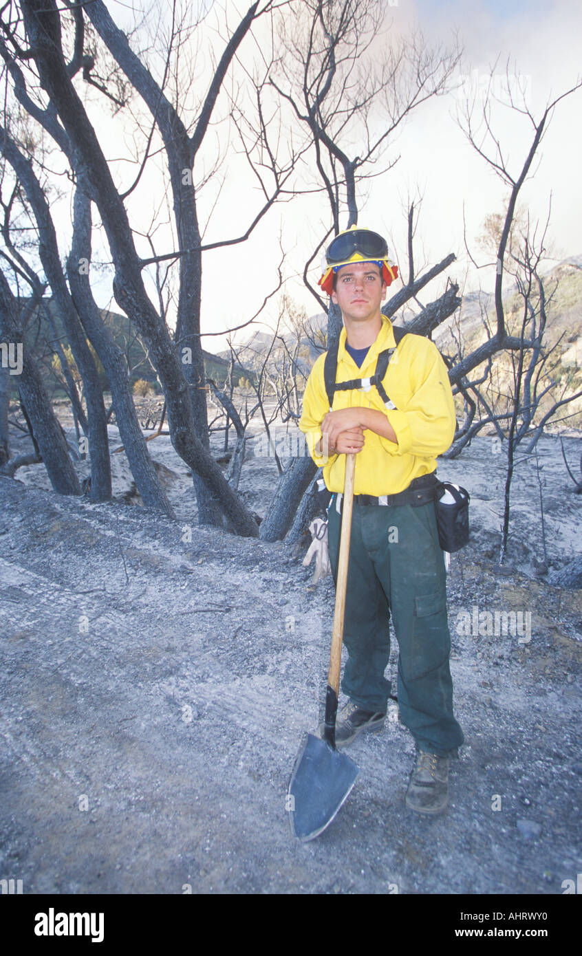 Fire shovel hi-res stock photography and images - Alamy
