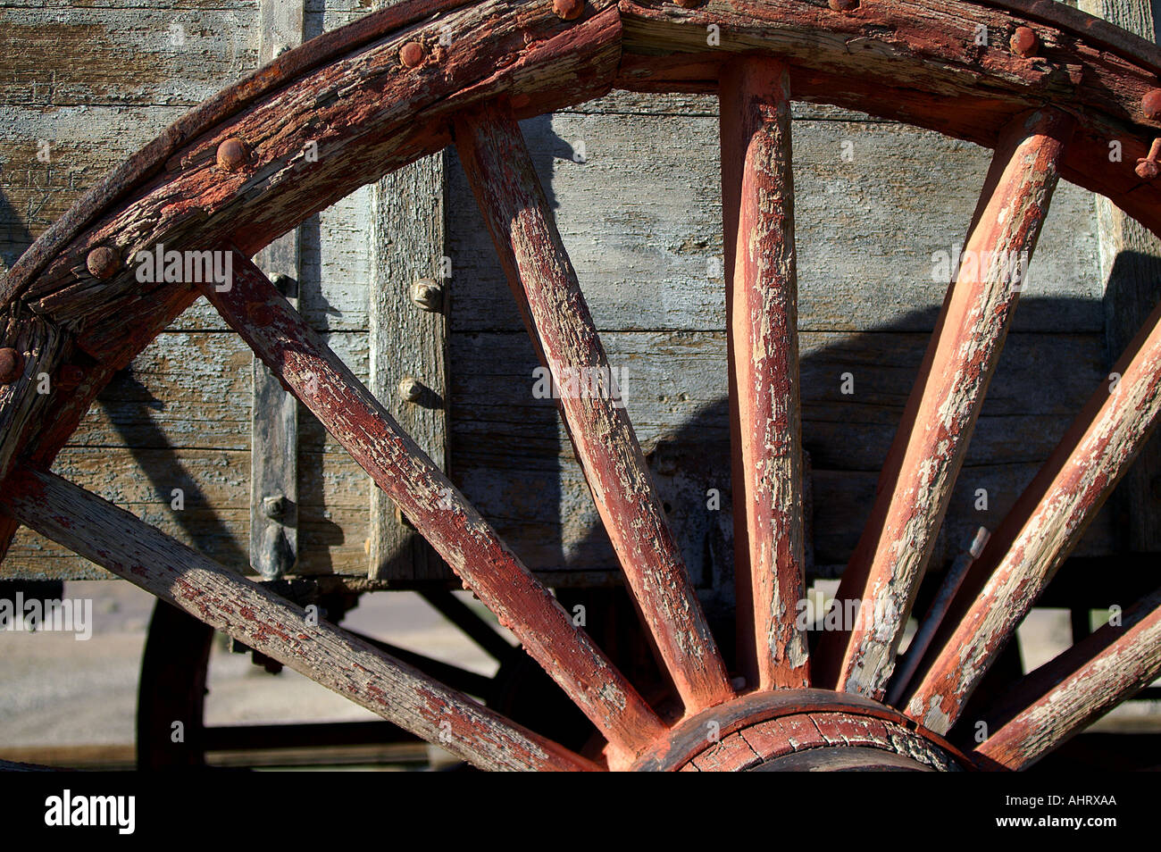 Detail of worn out wagon wheel Stock Photo - Alamy