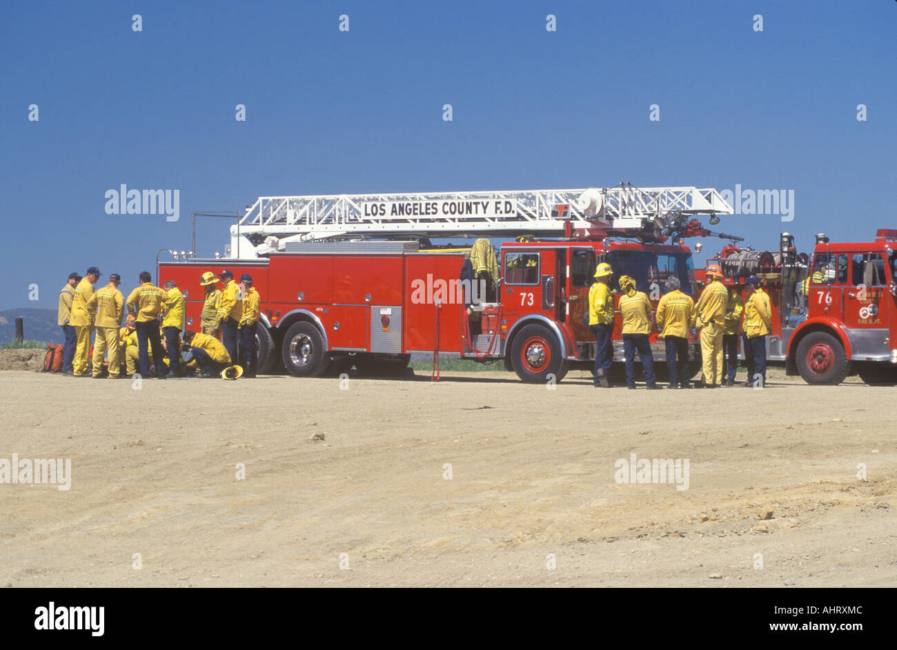 Los Angeles County Rescue crew training in desert Stock Photo - Alamy