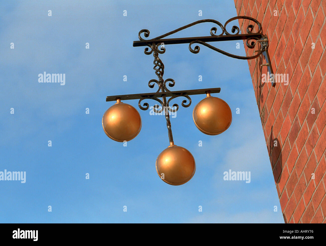 Pawnbroker balls three sign hi-res stock photography and images - Alamy