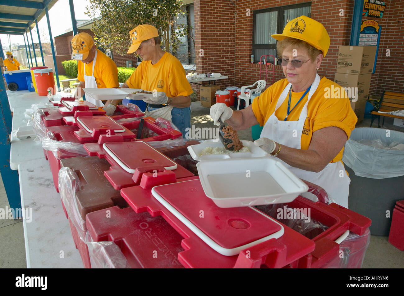 Red cross disaster relief hi-res stock photography and images - Alamy