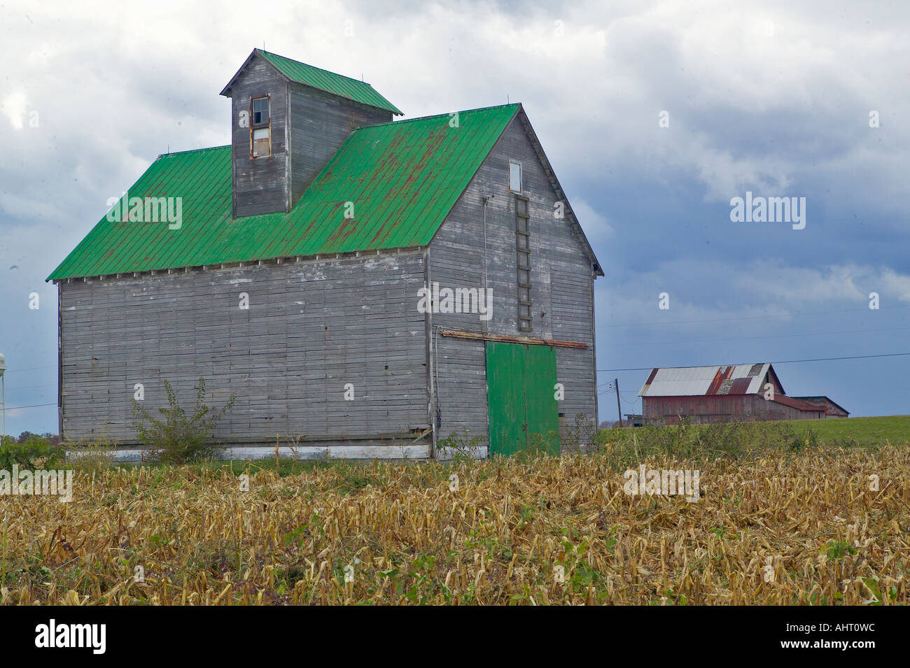 Old barn on a rural southern Ohio farm Stock Photo - Alamy
