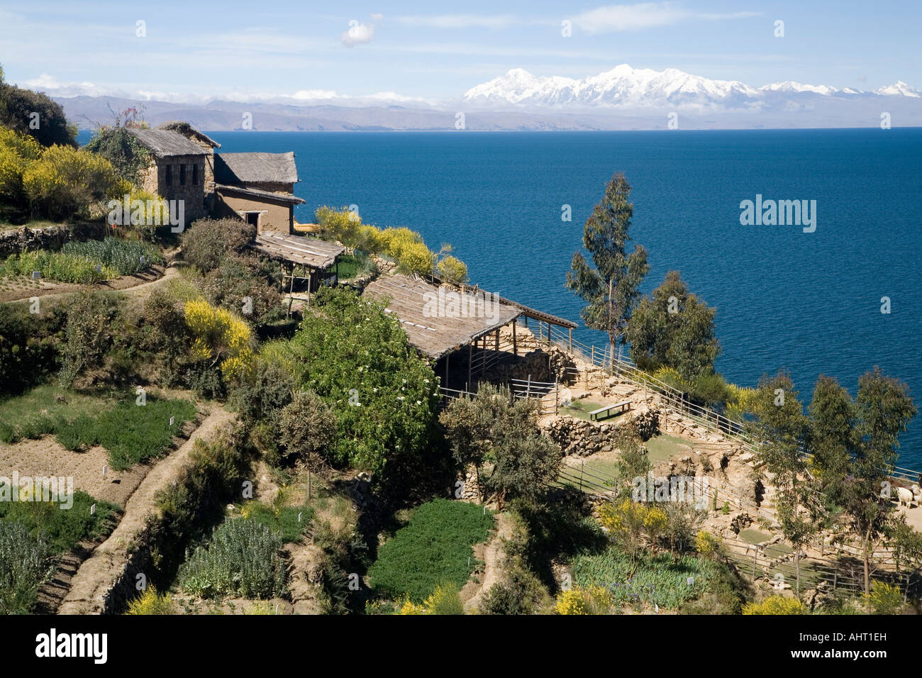 Isla ecuatoriana hi-res stock photography and images - Alamy